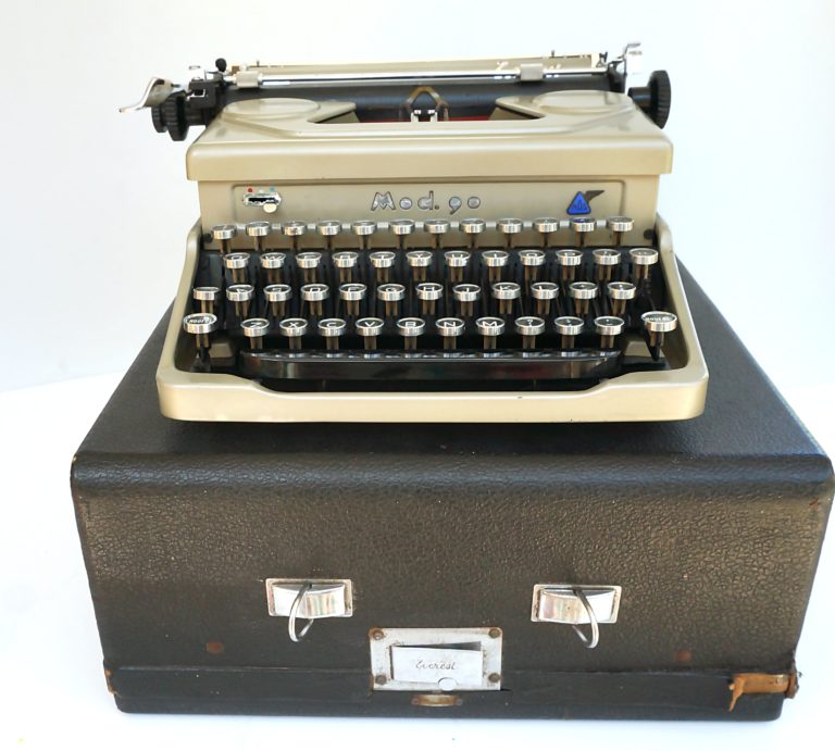 Everest Model 90 Typewriter For Sale - My Cup Of Retro Typewriter Store
