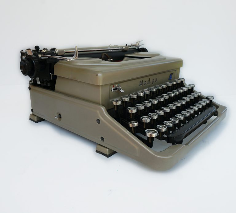 Everest Model 90 Typewriter For Sale - My Cup Of Retro Typewriter Store
