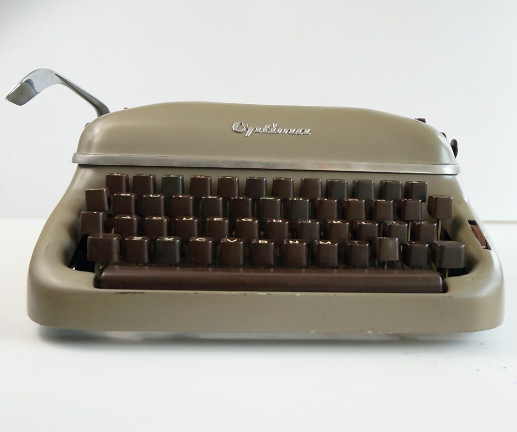 Optima Elite 3 Typewriter For Sale - My Cup Of Retro Typewriter Shop