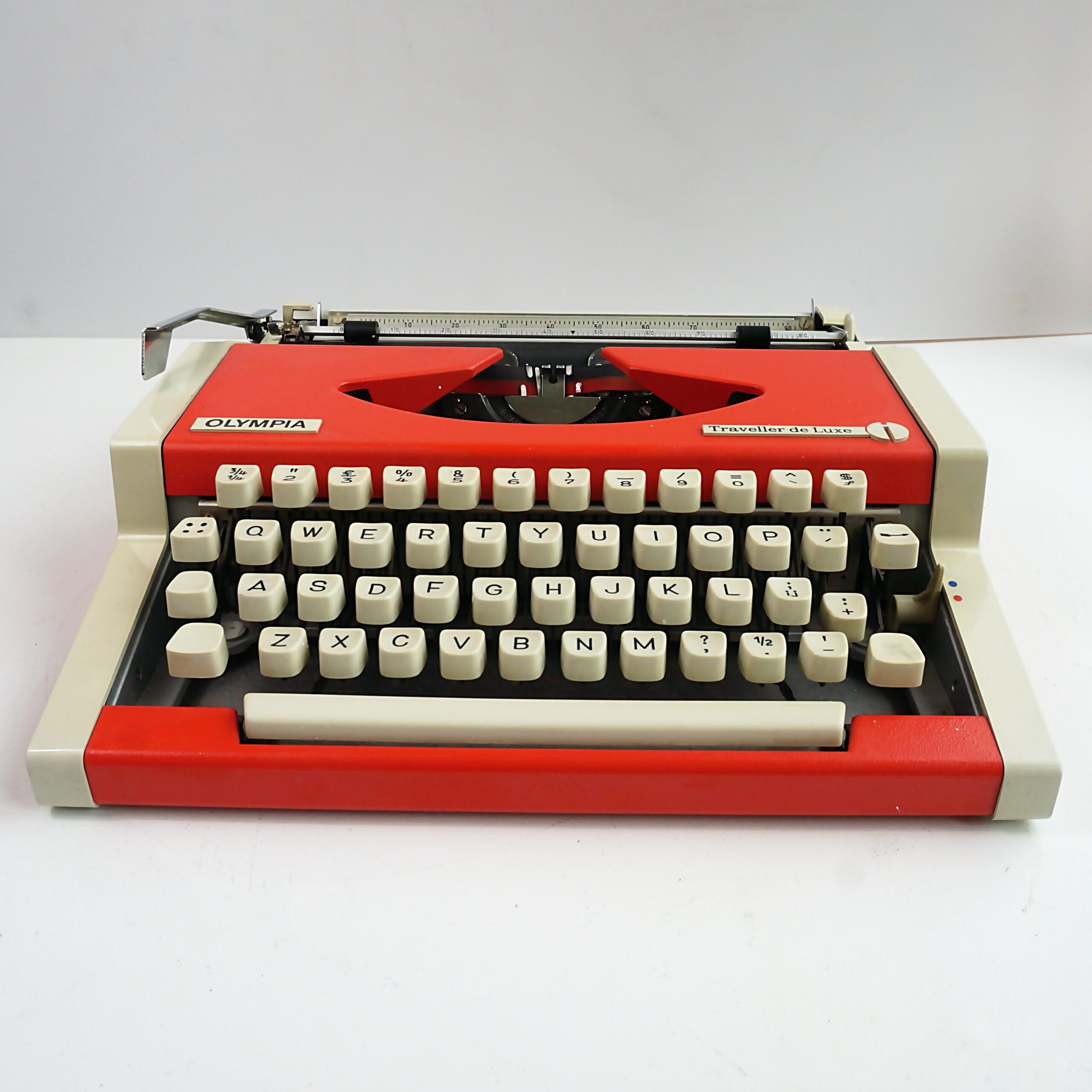 Olympia Traveller de luxe Typewriter - My Cup Of Retro Typewriters