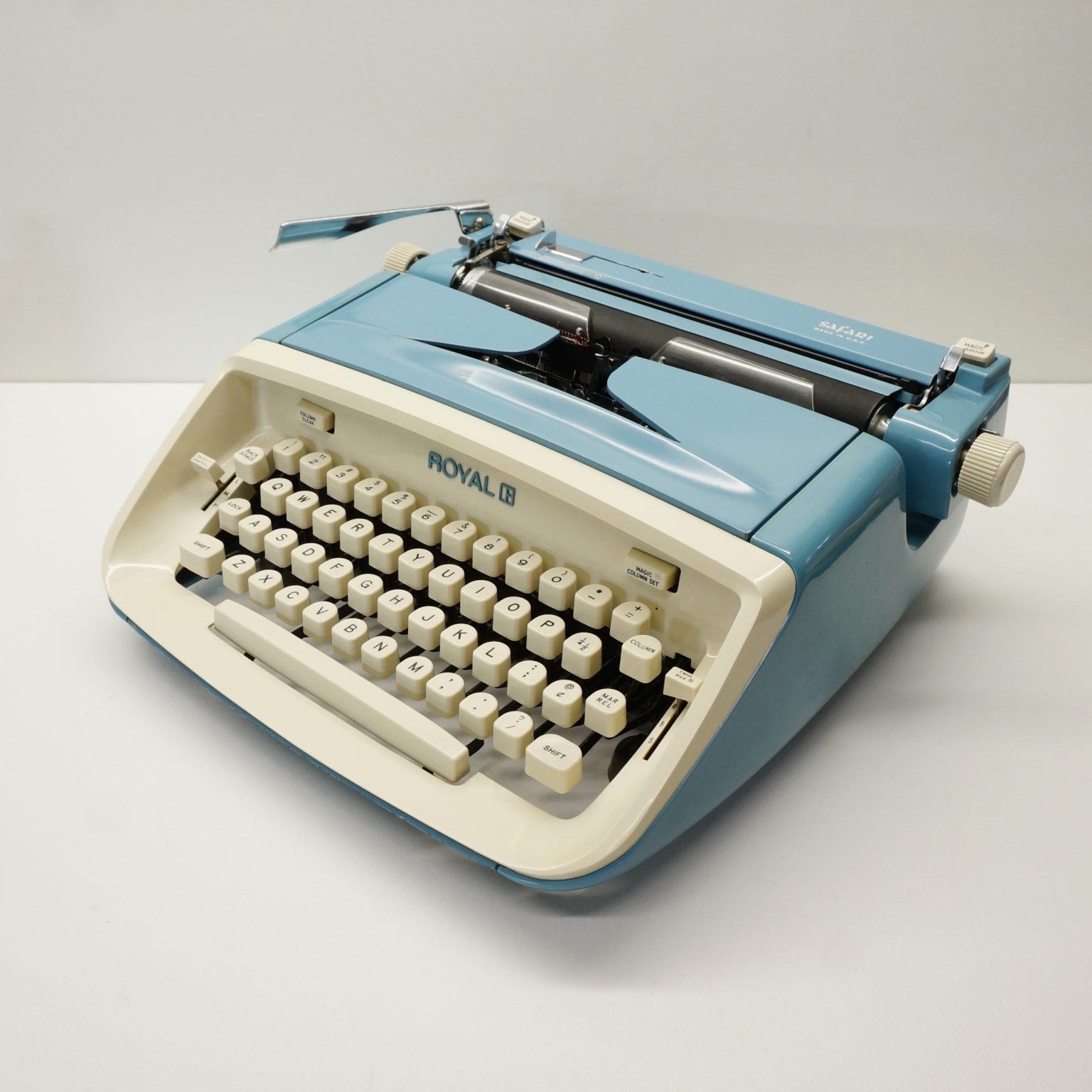 Royal Safari Typewriter - Cursive - Script Font - My Cup Of Retro